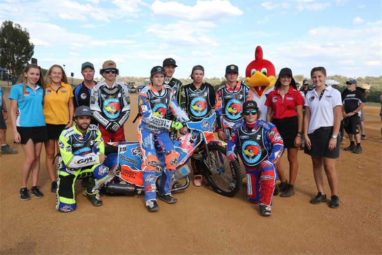 WOODY WOODPECKERS -v- GM AUSTRALIA - Cowra Motor Racing Club